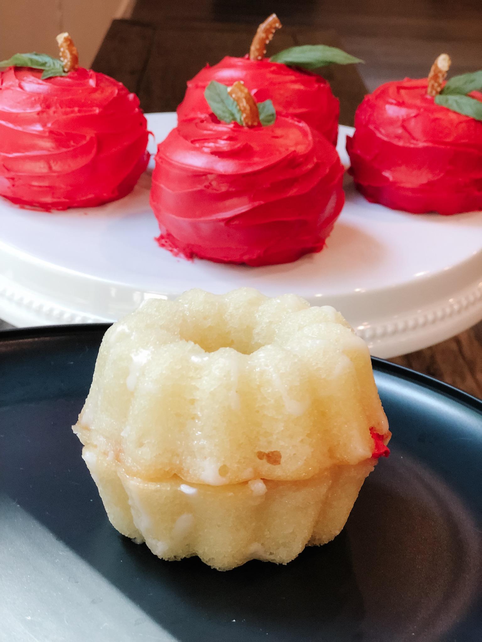 Easy Mini Apple Cakes - Plum Street Collective