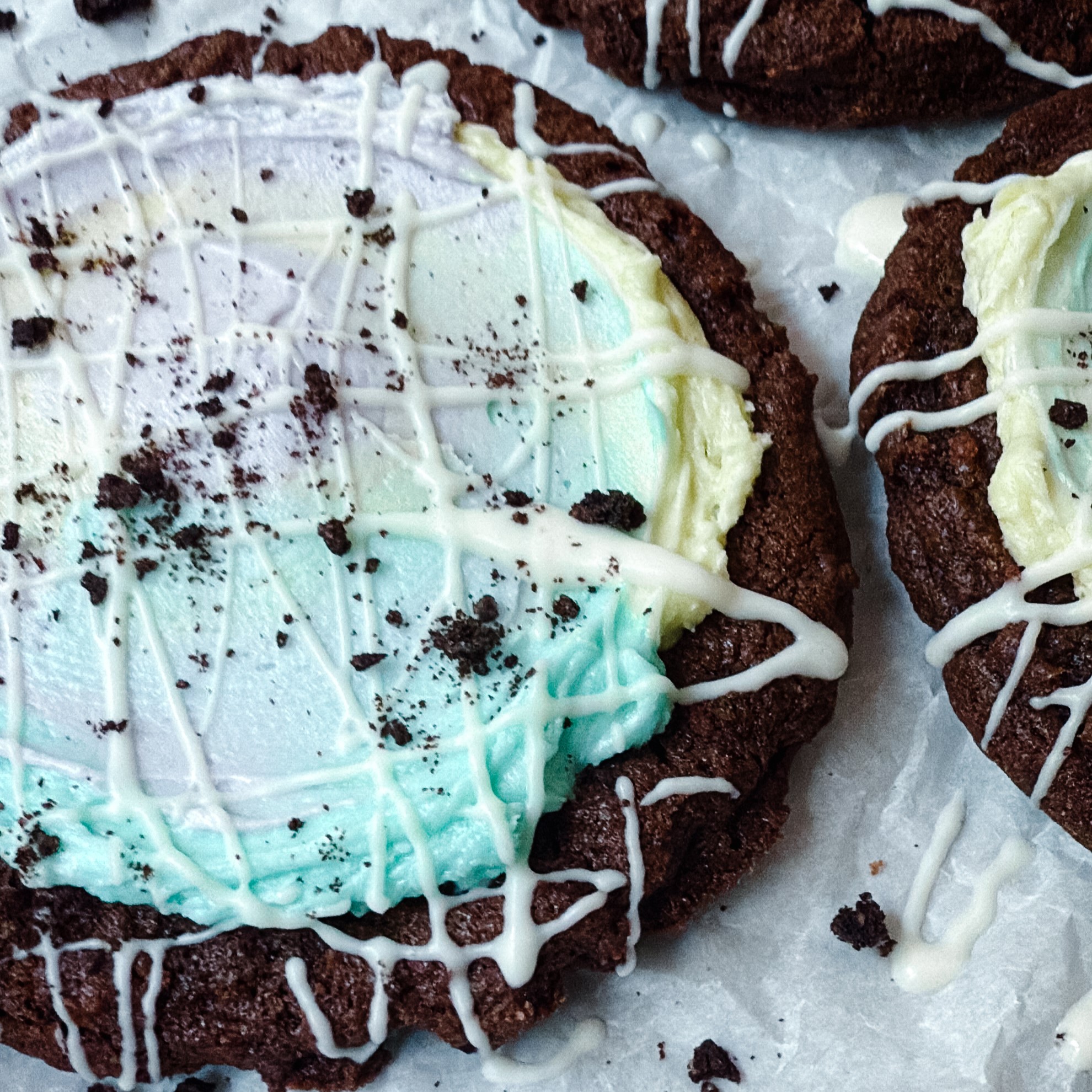 Crumbl Copycat Moonbeam Ice Cream Cookies - Plum Street Collective